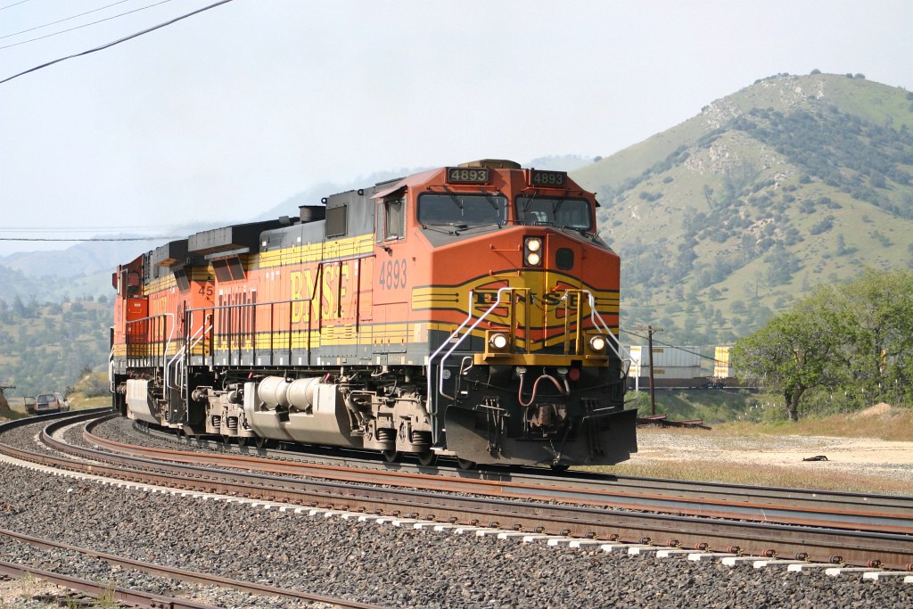 BNSF 4893 Rounds Walong